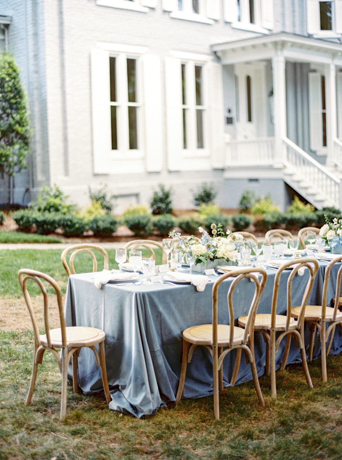 3 Tips for Your Outdoor Spring Dinner Party
